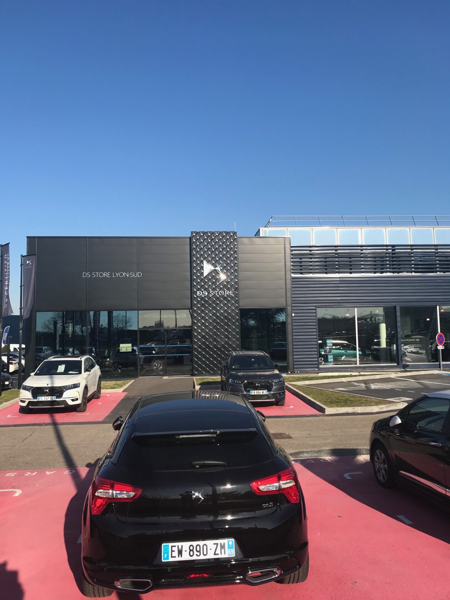 Creation of DS STORE showrooms and shared spaces - BEG Ingénierie